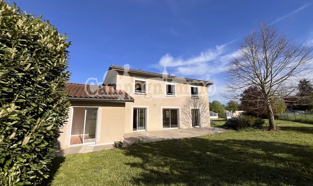 Bully House In Bully, Auvergne Rhône Alpes, France For Sale (13899879)