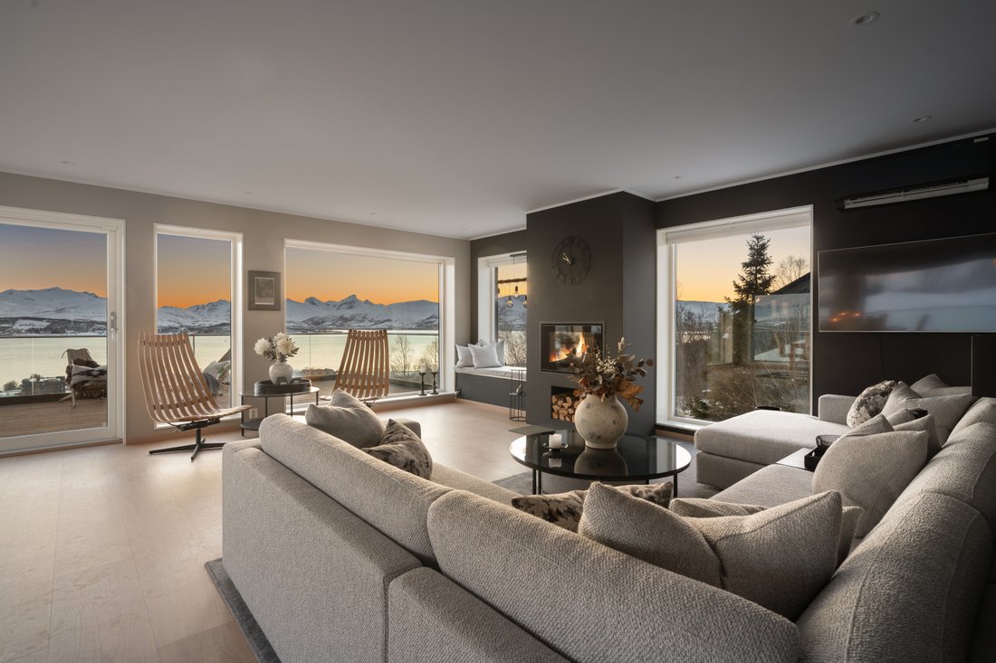 Contemporary Villa With Breathtaking Views | Stunning In Tromsø, Troms ...