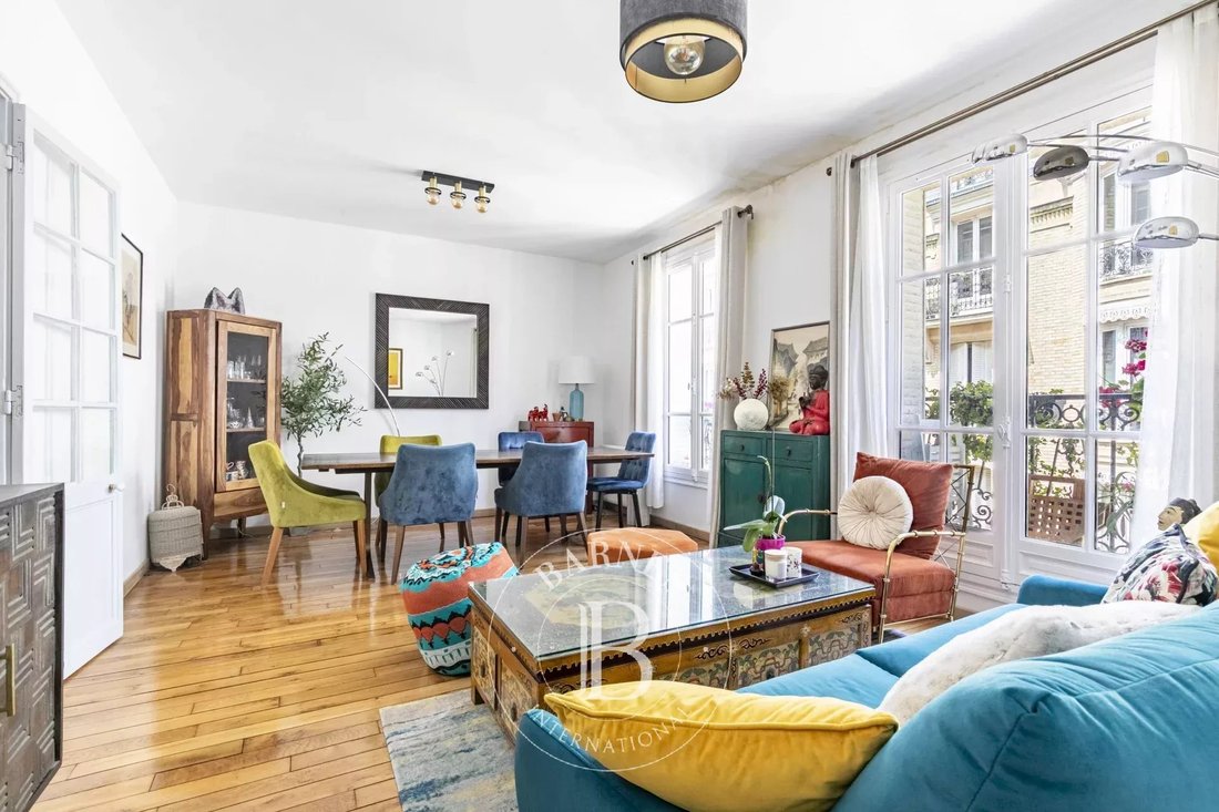 Paris 15 Mairie Period Building Fully In Paris, île De France, France ...