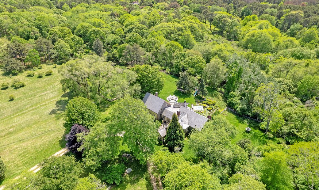 Historic Charm Meets Modern Luxury In In Chilmark, Massachusetts ...