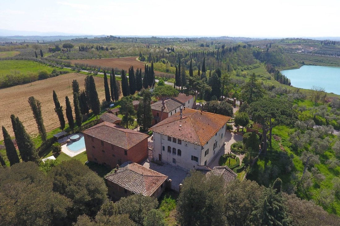 Villa Sinalunga In Sinalunga, Tuscany, Italy For Sale (15805302)