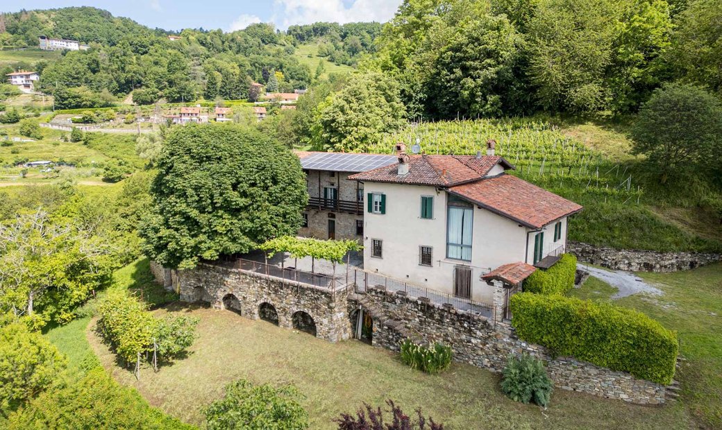 Scenic Farmhouse Among The Vineyards In Riviera, Lombardy, Italy For ...