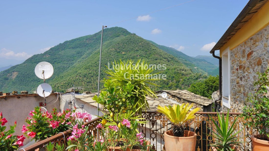 Stadthaus Montalto Carpasio In Montalto Ligure, Ligurien, Italien Zu ...