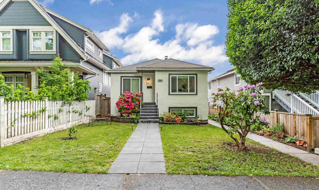 Entertainer’s Dream With Large West Deck In Vancouver, British Columbia ...
