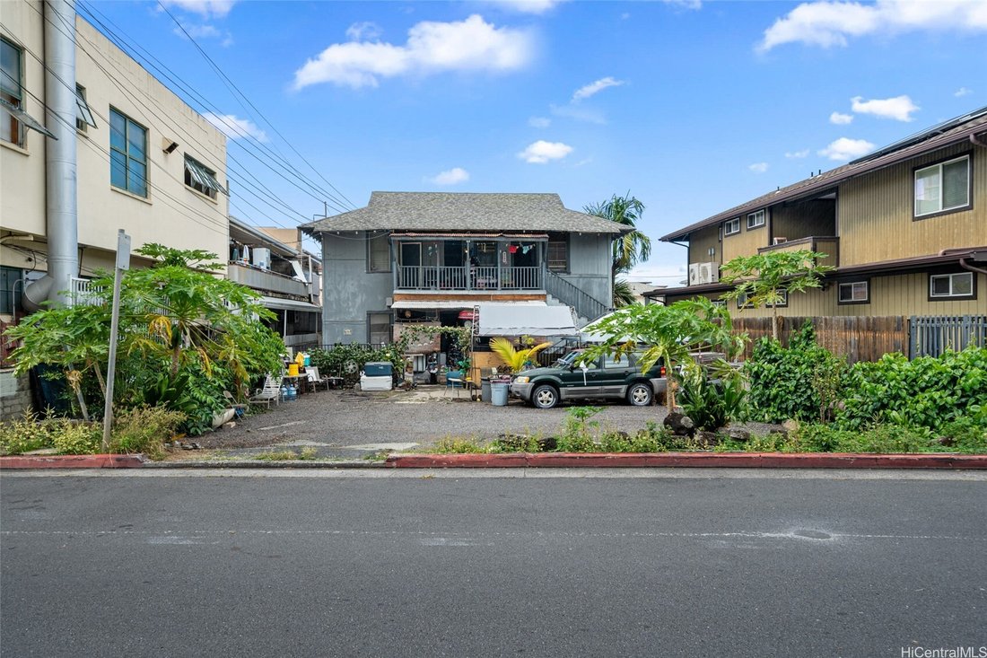 Take A Closer Look — Rare Find In Liliha! In Honolulu, Hawaii, United ...
