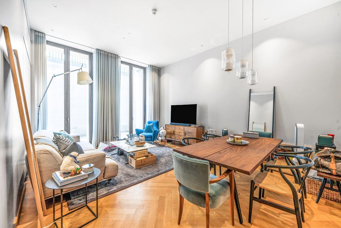 Stunning 2 Bed Split Level Apartment In London, England, United Kingdom ...