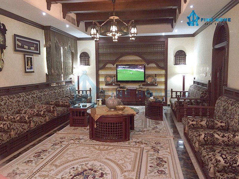 Posee Un Complejo De 4 Villas | En Abu Dabi, Abu Dabi, Emiratos árabes ...