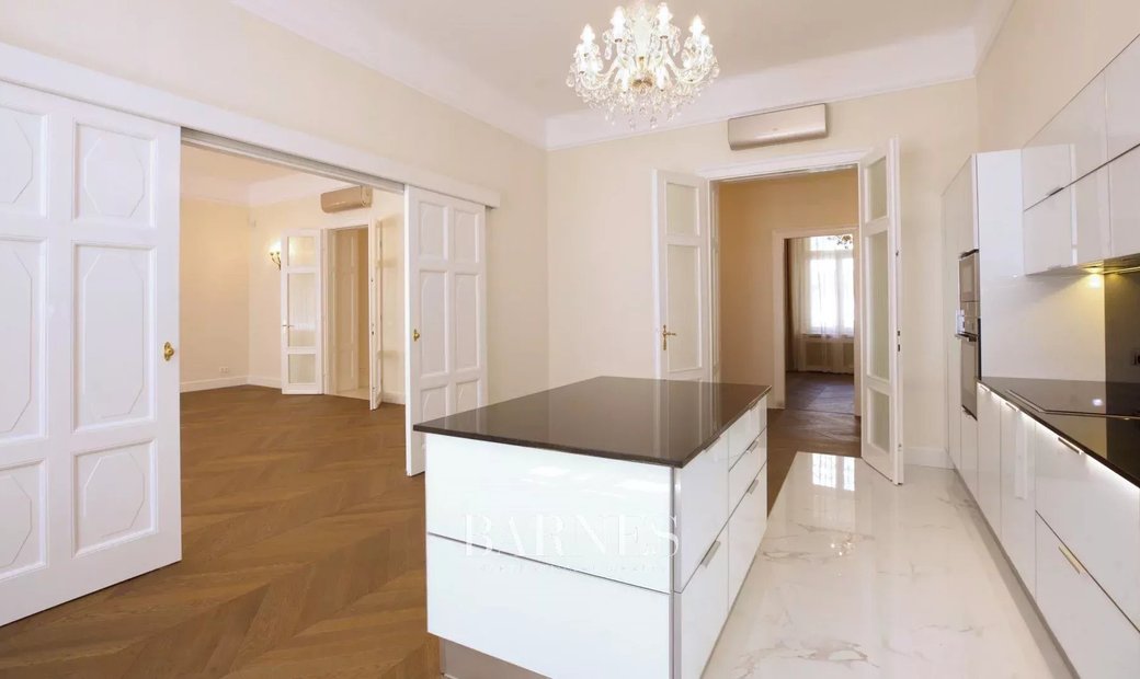 Four Room Upper Middle Class Apartment In Early In Budapest, Budapest ...