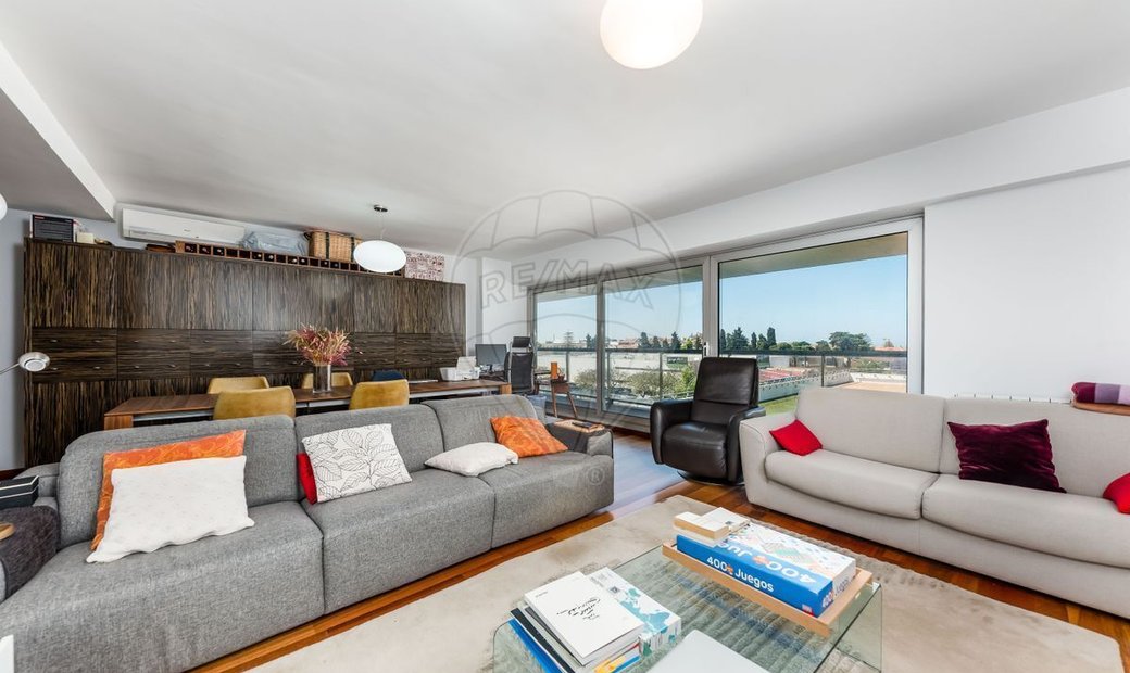 Apartamento T4 Em Linda A Velha / In Linda A Velha, Lisbon, Portugal ...