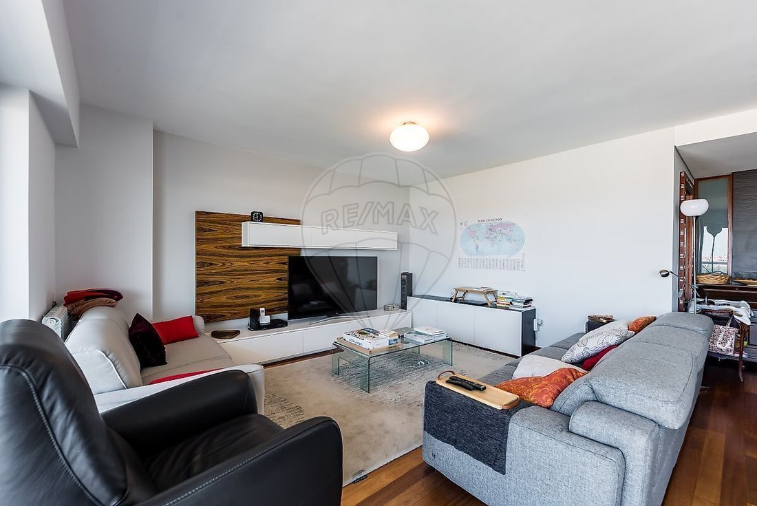 Apartamento T4 Em Linda A Velha / In Linda A Velha, Lisbon, Portugal ...