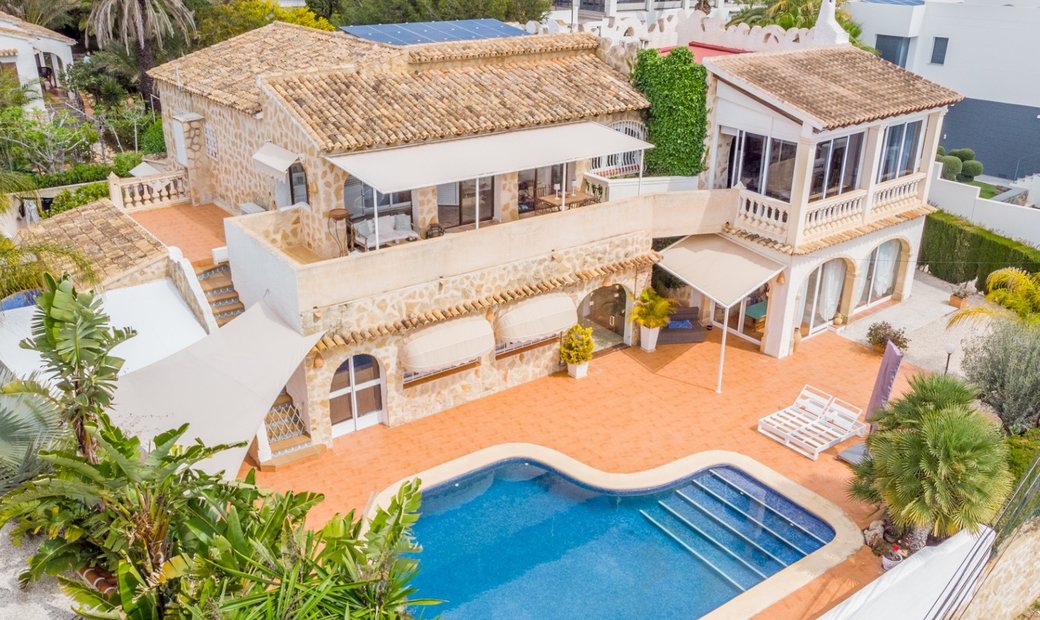 Belle Villa De Style Traditionnel Avec Vue Sur Dans Moraira, Teulada ...