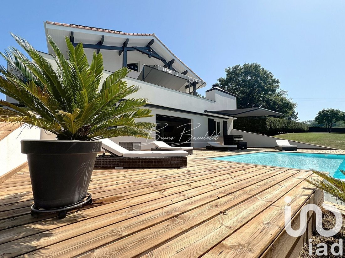 Vente Maison/Villa 5 Pièces In Créon, Nouvelle Aquitaine, France For ...