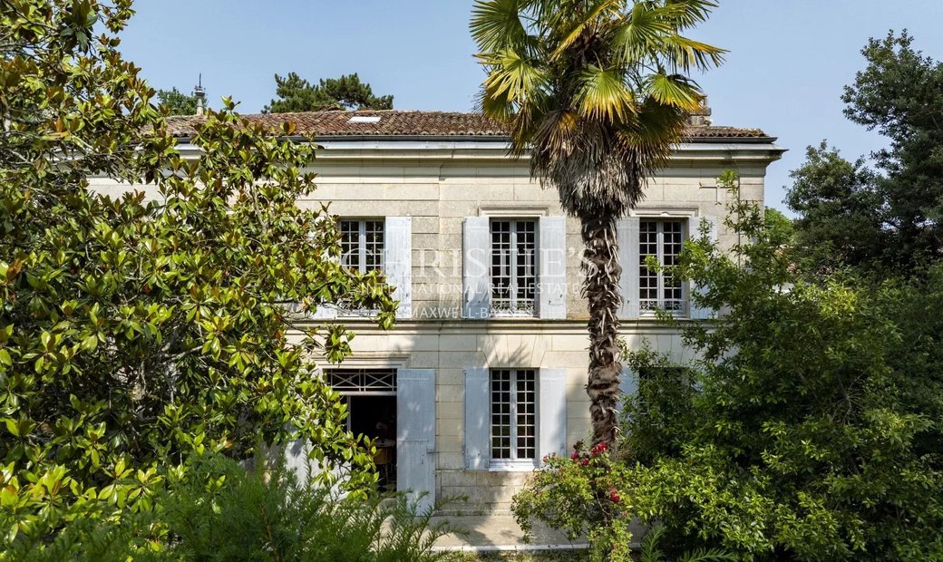 Saintes Former Cognac Estate With In Saintes, Nouvelle Aquitaine ...