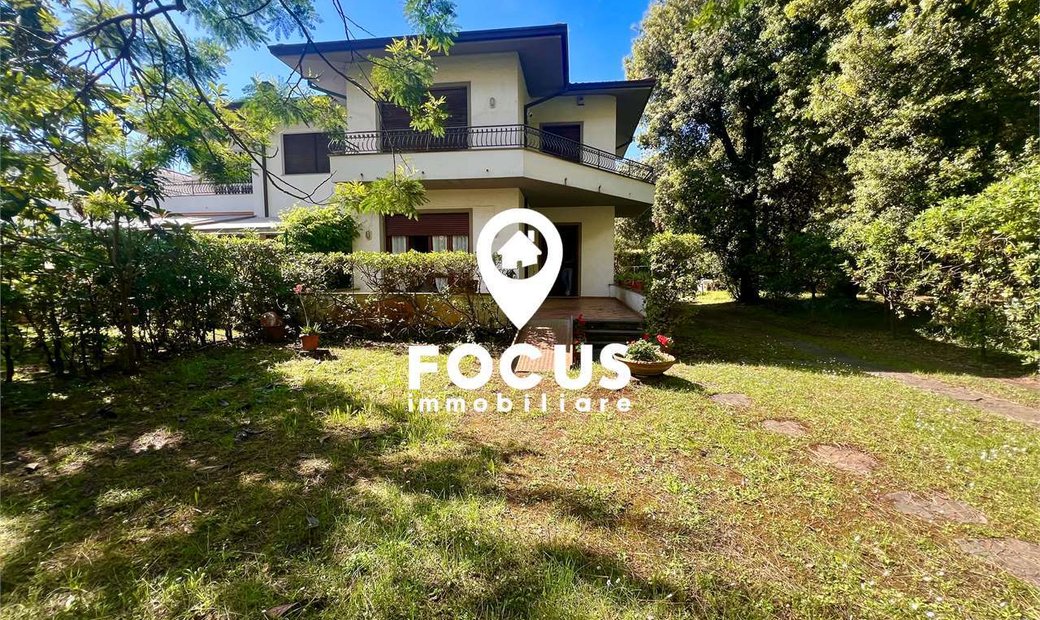 Villa In Marina Di Pietrasanta In Marina Di Pietrasanta, Tuscany, Italy ...