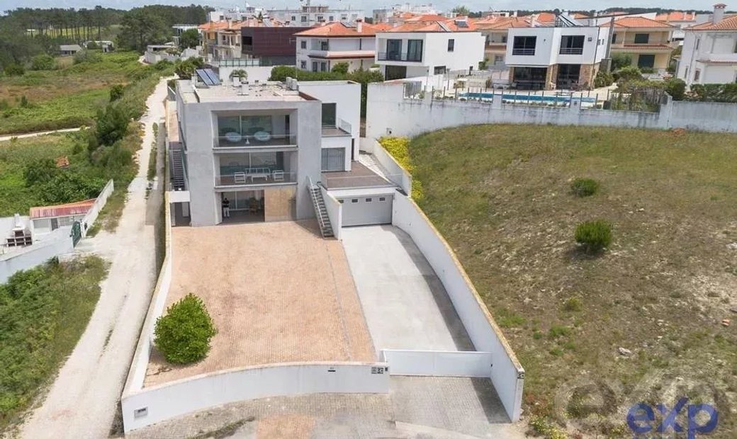 Nazaré House In Nazare, Portugal For Sale (15831124)