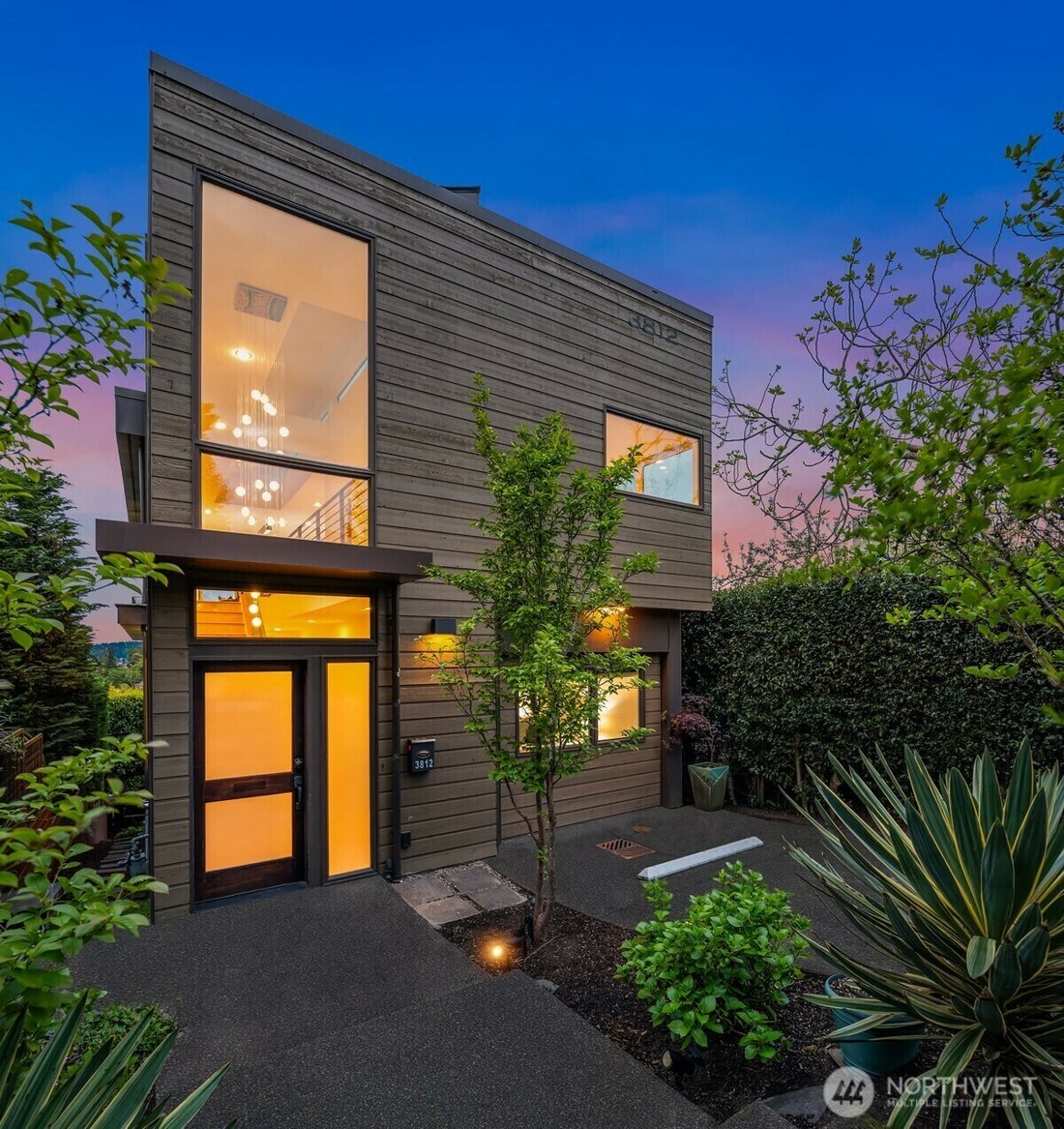 Inspiring Contemporary Home On The Crest In Seattle, Washington, United ...