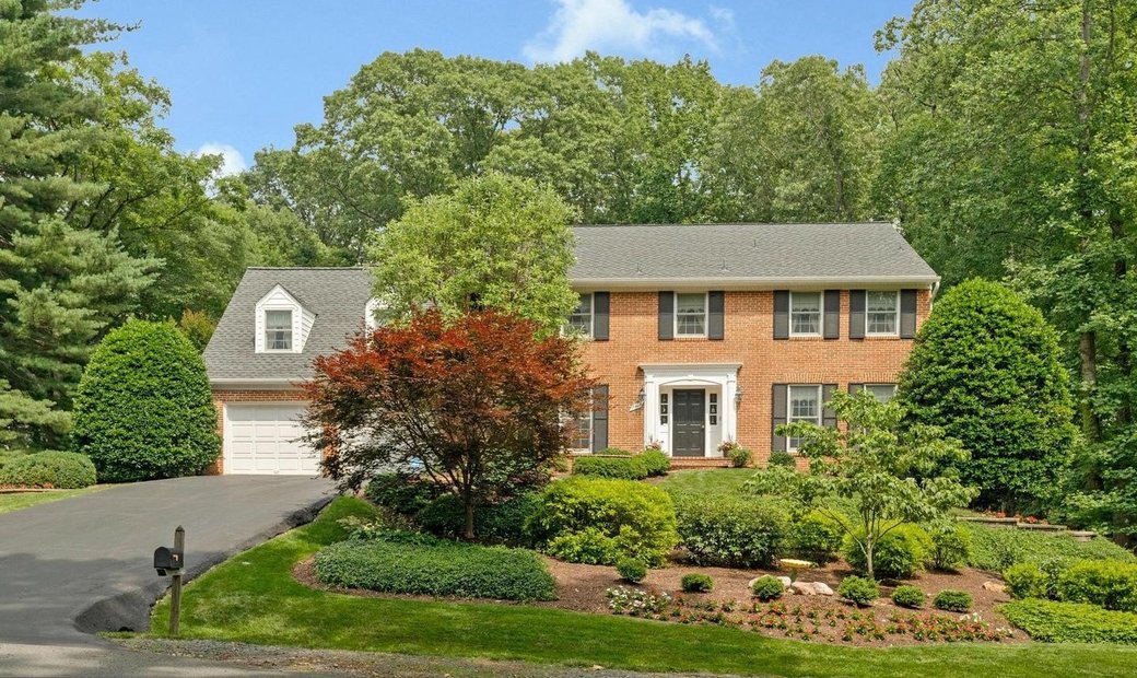 Beautiful Poolside Living On Private Lush In Oakton, Virginia, United ...