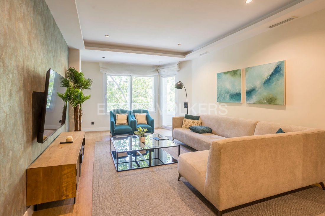 Luxury And Design: Exclusive Renovated Apartment With In Centro, Madrid ...