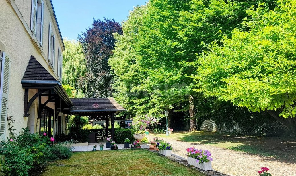 Middle Class House In Beaune, Bourgogne Franche Comté, France For Sale ...