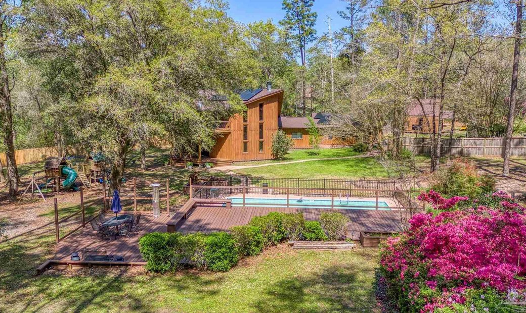 Spacious Cul De Sac Retreat With Modern In Pensacola, Florida, United ...