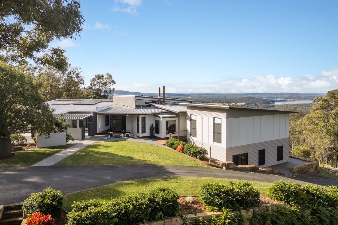 Beautifully Renovated Home In A Tranquil In Samsonvale, Queensland ...