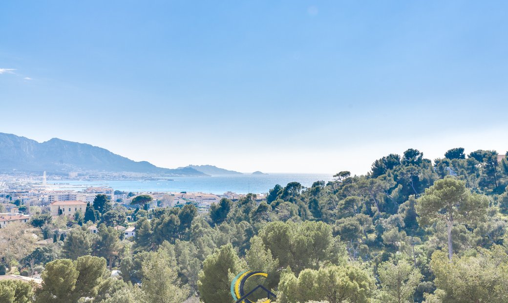 Vue Imprenable Sur La Mer Et Dans Marseille, Provence Alpes Côte D'azur ...