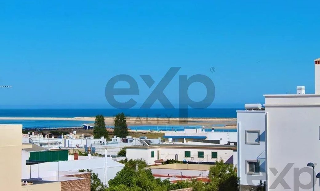 Excellent 3 Bedroom Villa With Pool In In Moncarapacho, Algarve ...