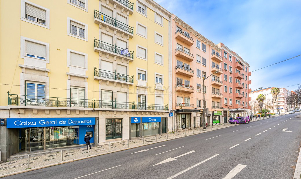 Excellent Luxury Property In Lisbon Of Type T6, At In Areeiro, Lisbon ...