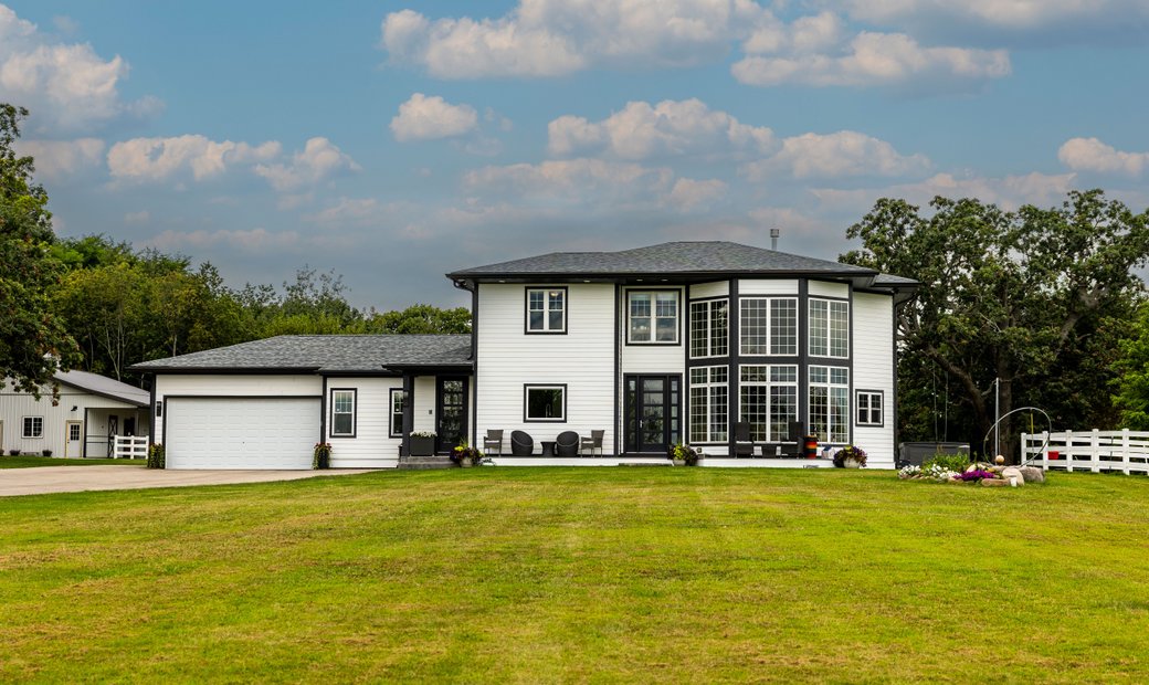 Idyllic Private Oasis Near Lake In Spring Prairie, Wisconsin, United ...