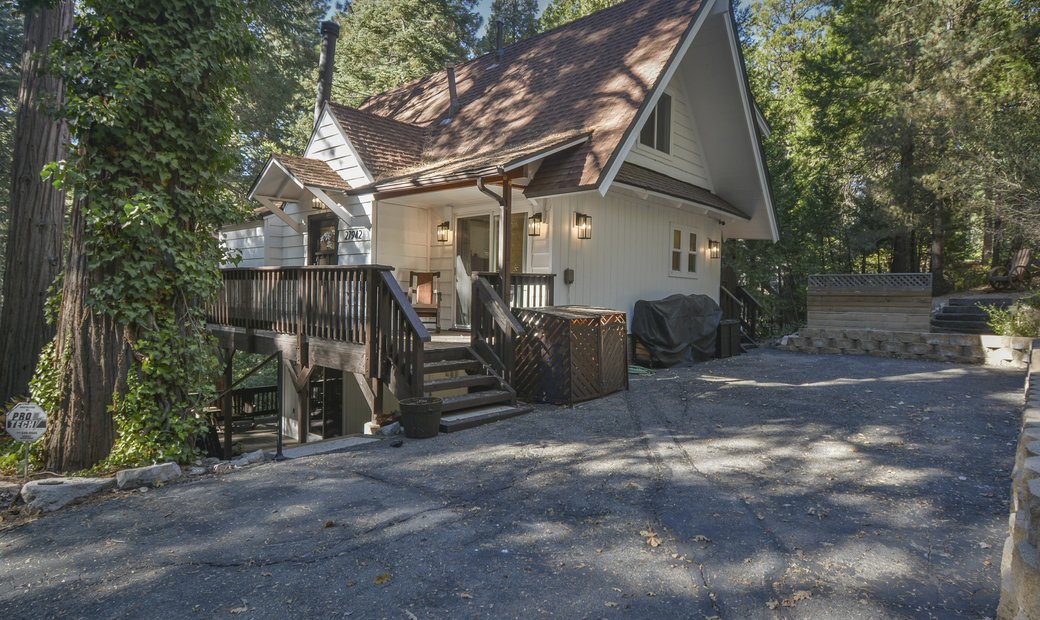 27942 Rainbow Drive, Lake In Lake Arrowhead, California, United States ...
