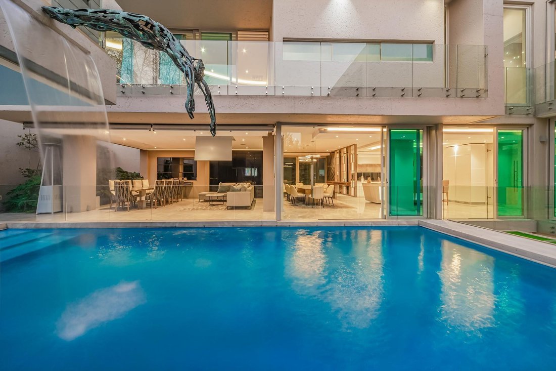 House Sandton In Sandton, Gauteng, South Africa For Sale (15853731)