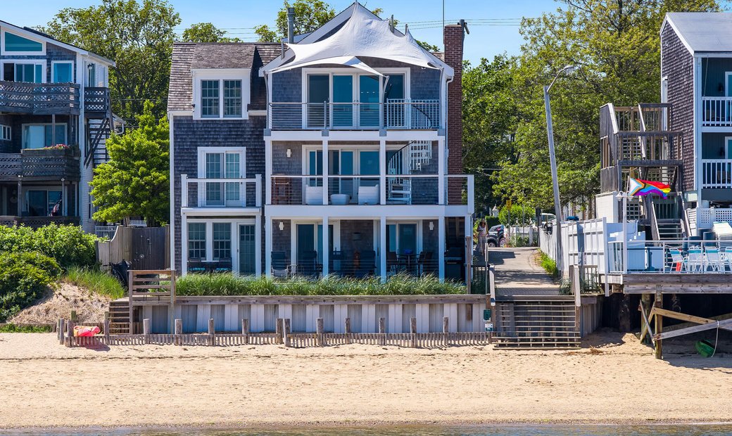 Sleek Waterfront Penthouse With Smart Design In Provincetown, Ma ...