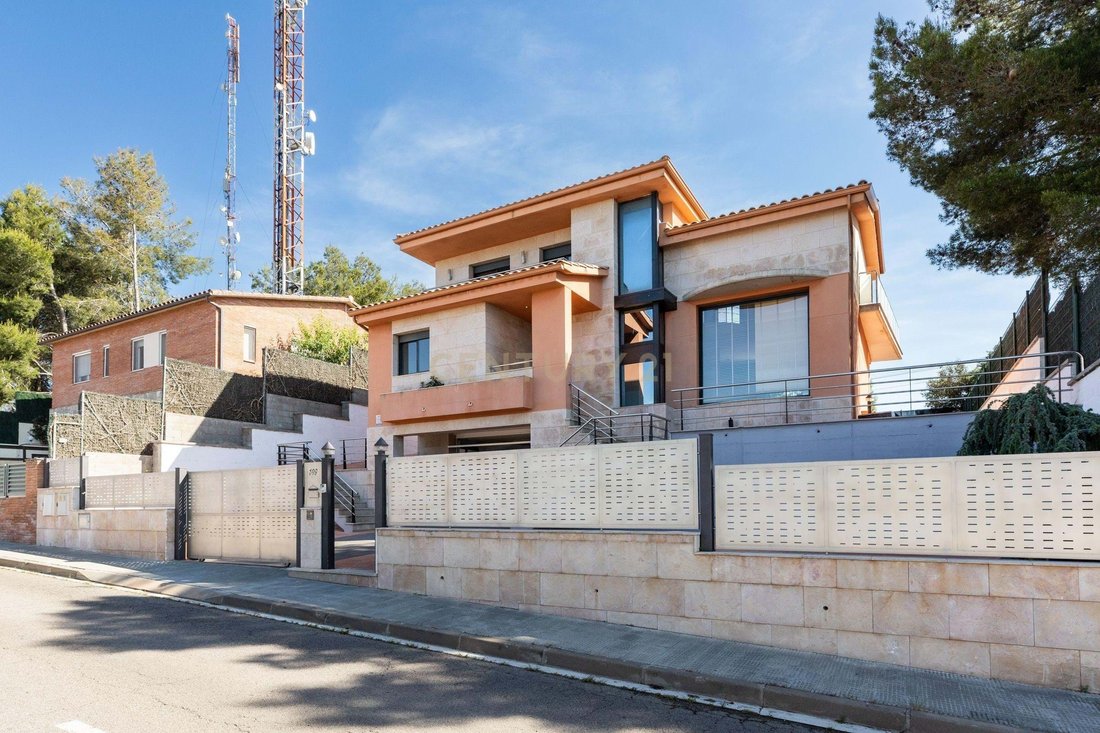 High End Detached House In Cal Artigues, In Llica D'amunt, Catalonia ...