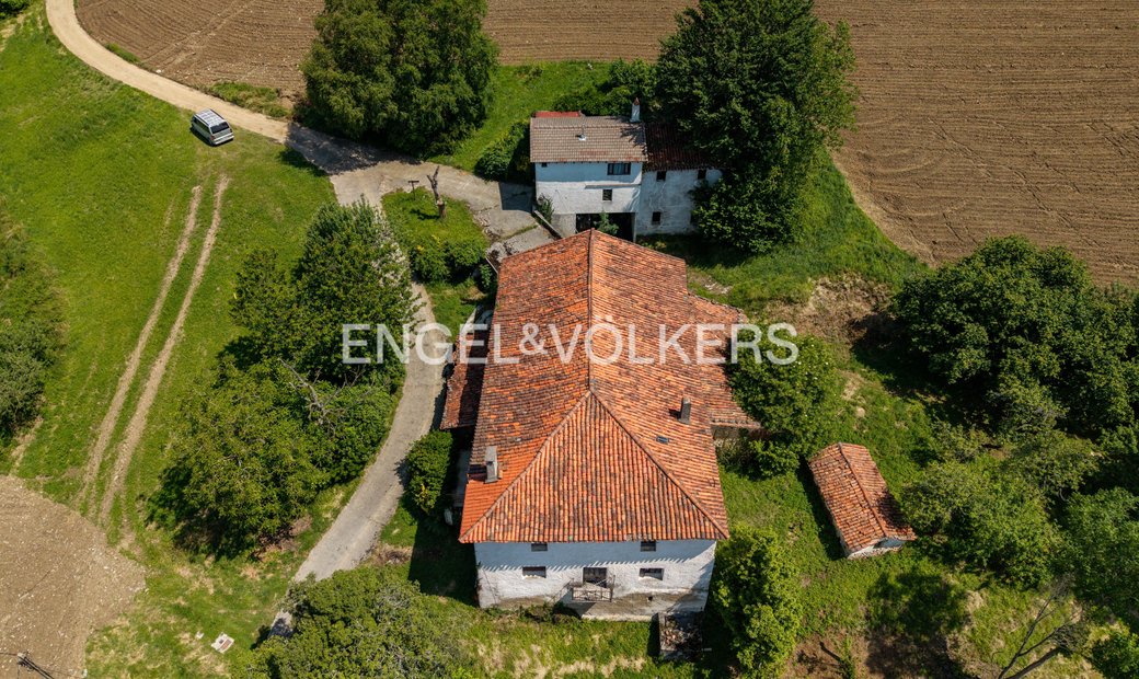Traditional Farmhouse With 16 Hectares Of In Orendain, Basque Country ...