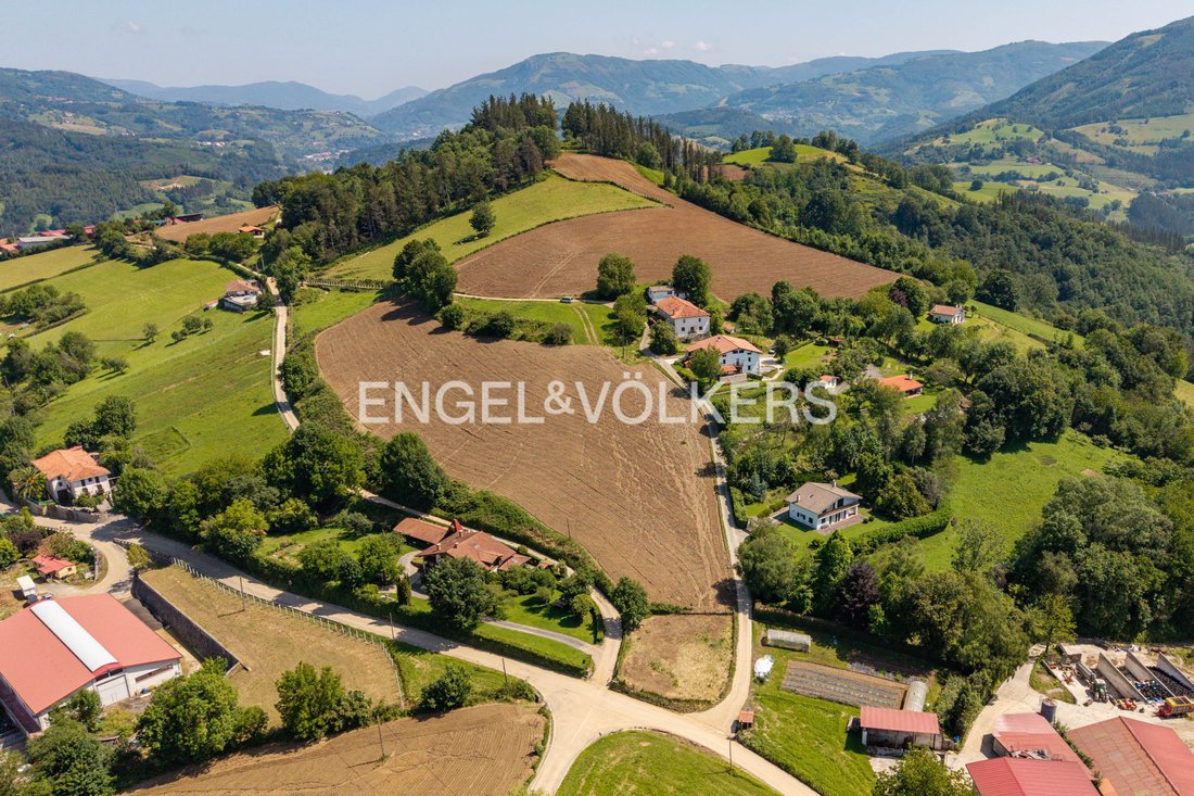 Traditional Farmhouse With 16 Hectares Of In Orendain, Basque Country ...