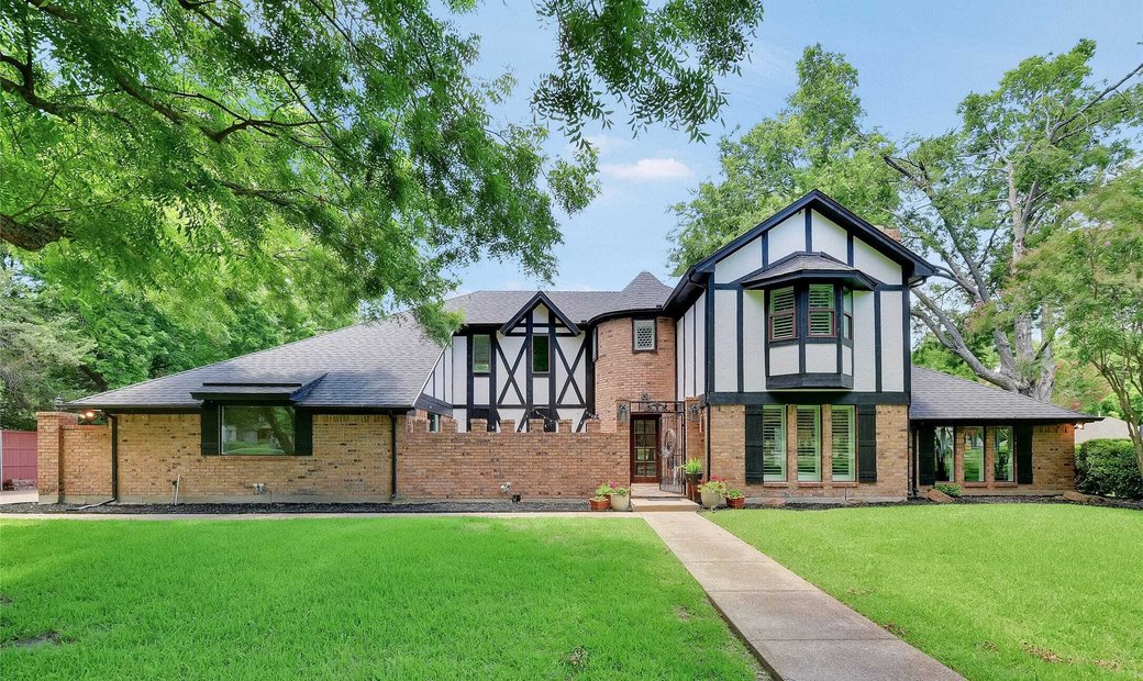 Beautifully Updated Home In A Prime Location In Fairview, Texas, United ...