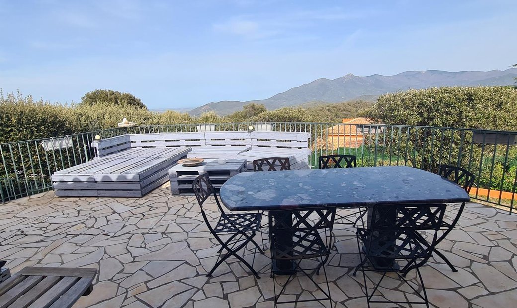 Belle Propriété Avec 2 Appartements Indépendants Et In Céret, Occitanie ...