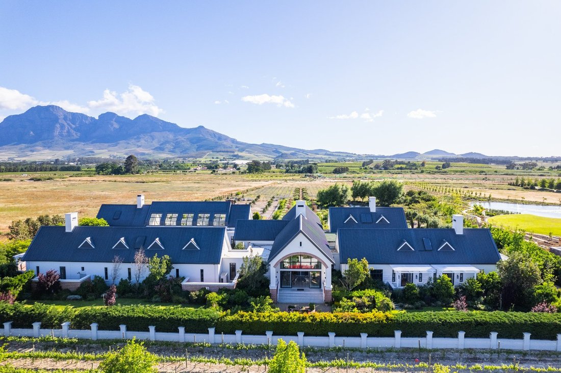 House For In Val De Vie Winelands Lifestyle Estate, Western Cape, South ...