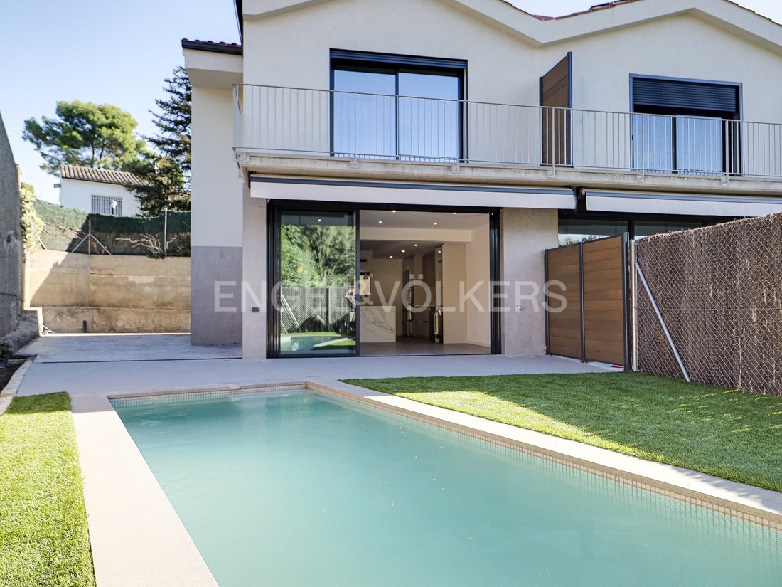 Brand New Modern House Attached To Matadepera In Terrassa, Catalonia ...