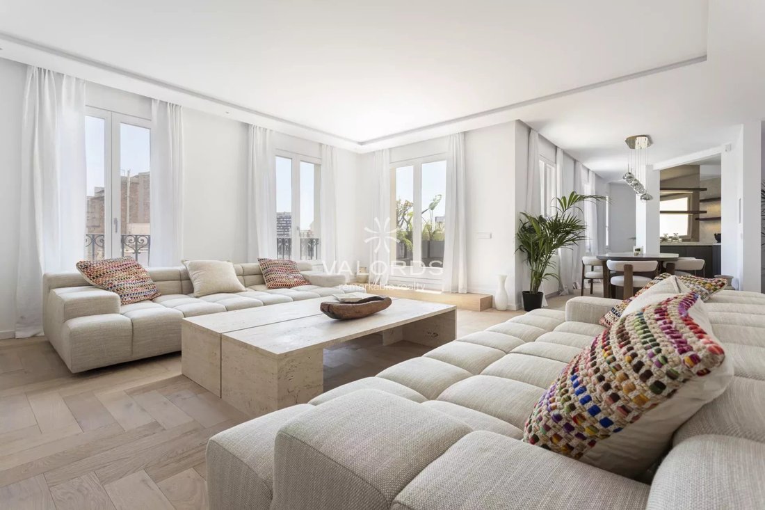 Barcelona Eixample Dreta Penthouse 230m² In Eixample, Barcelona, Spain For Sale (15881950)