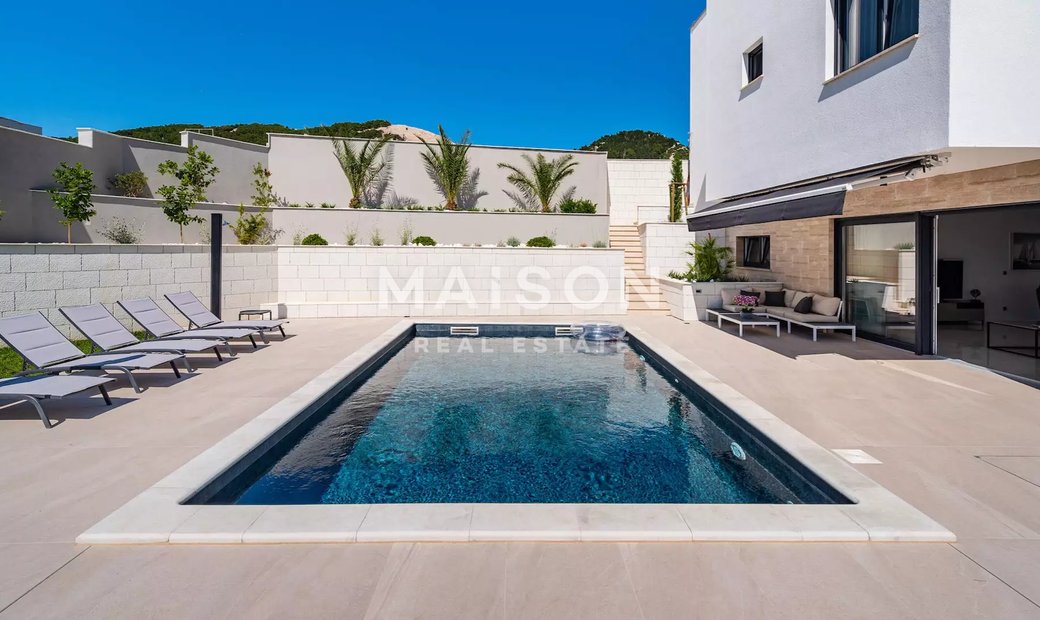 Villa Banjol, Rab, 300m2 In Banjol, Primorje Gorski Kotar County ...