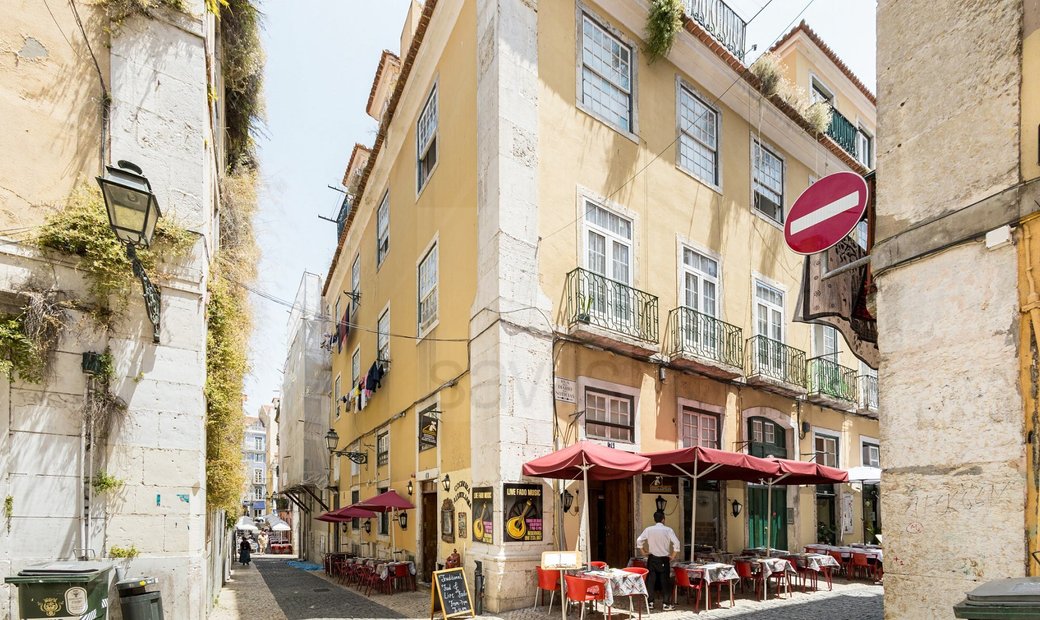 Historic Pombaline Building For Sale In Prime Lisbon In Misericordia ...