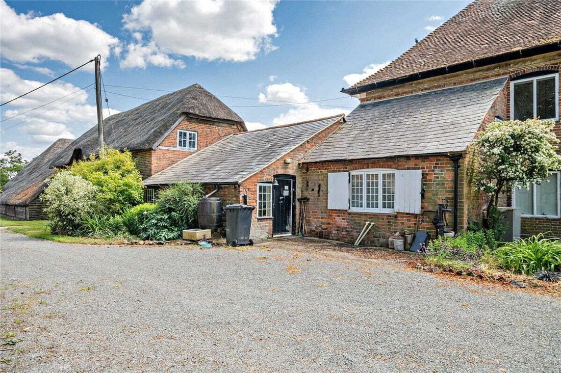 Leckhampstead, Newbury Rg20 In Leckhampstead, England, United Kingdom ...