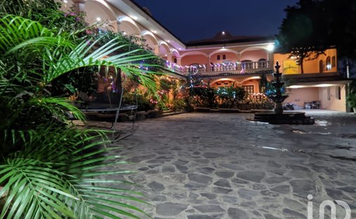 Luxury gated community houses for sale in Fraccionamiento Residencial ...