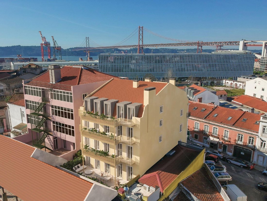 Lisboa Building In Estrela, Portugal For Sale (15897044)