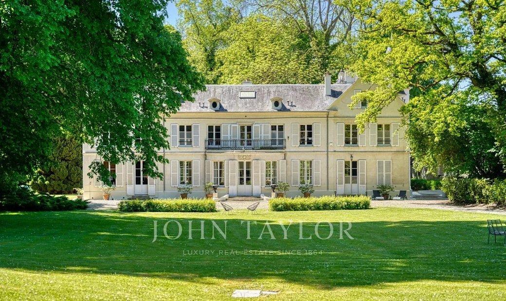 18th Century Manor At The Heart Of A In Chantilly, Hauts De France ...