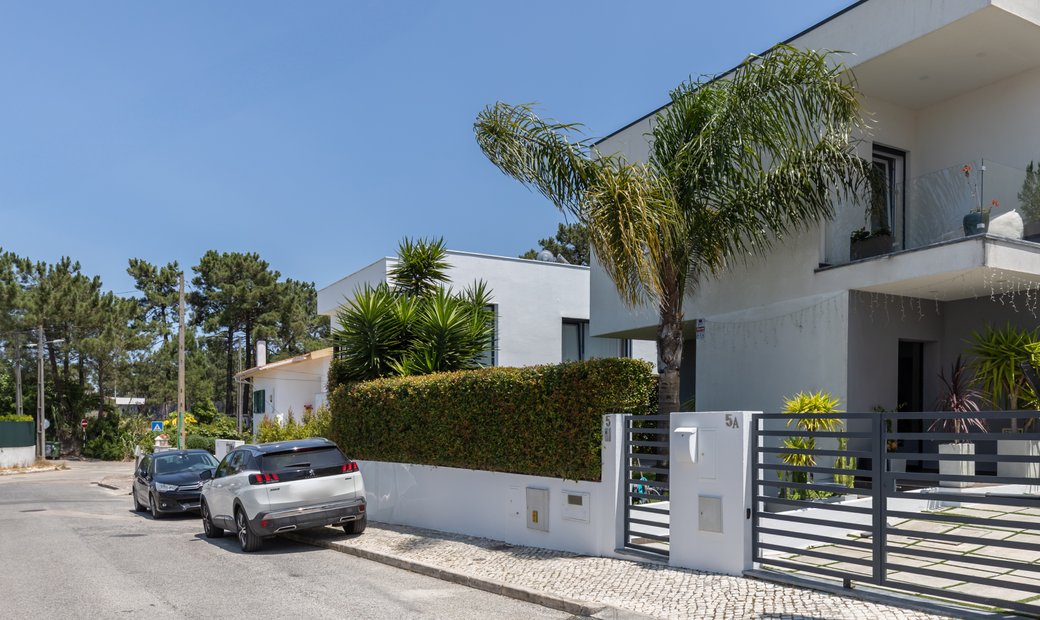 A Modern Oasis In Aroeira/Marisol – In Charneca De Caparica E Sobreda ...