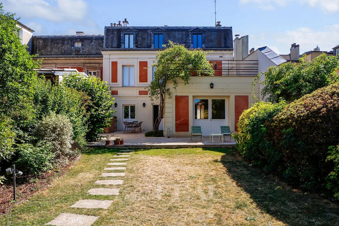 Versailles House In Versailles, île De France, France For Sale (15906301)