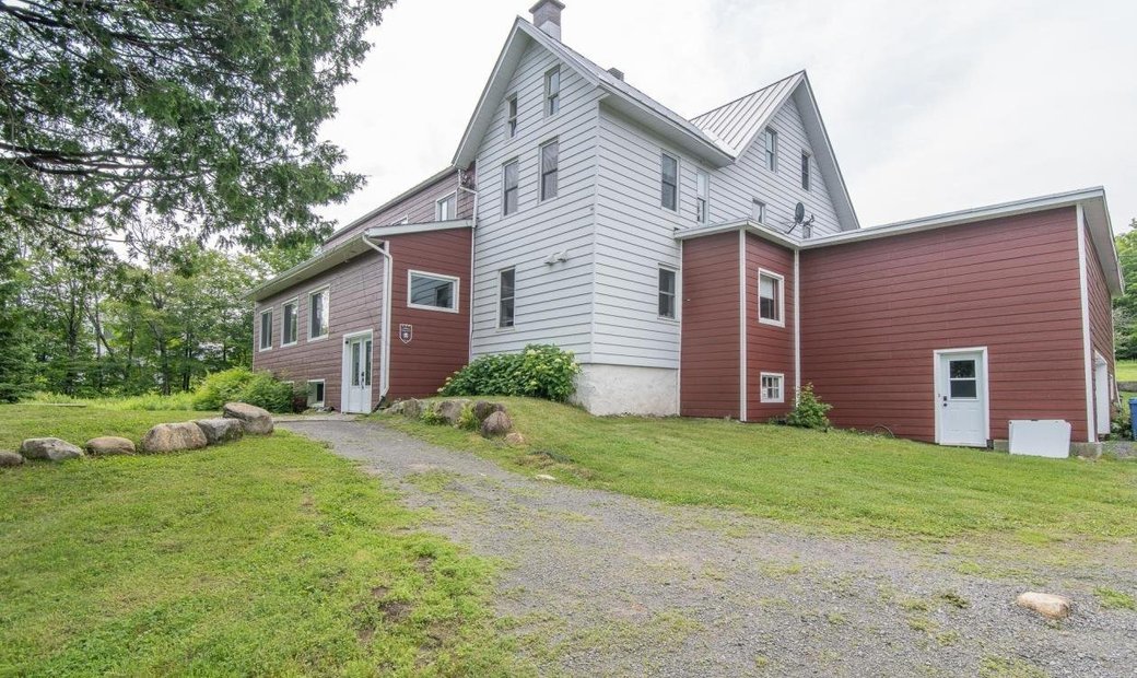 14 Bedroom Commercial Building In Mille Isles, Quebec, Canada For Sale ...