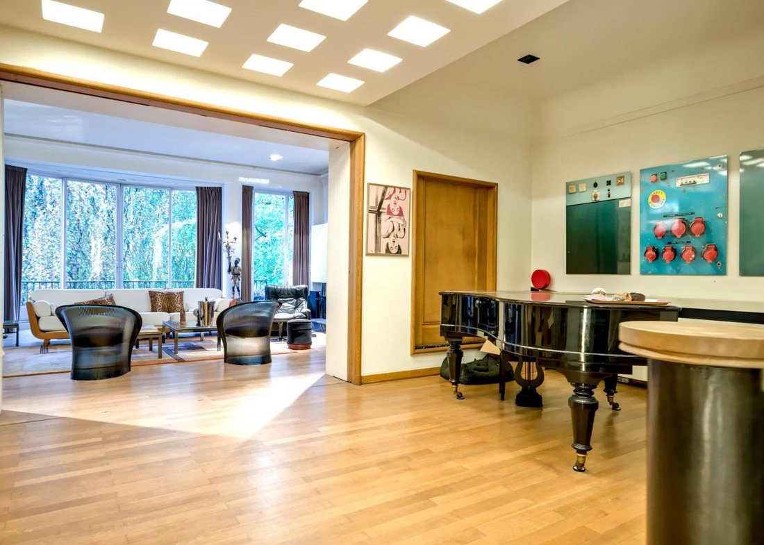 A Private Mansion Near Brugmann Square In Seraincourt, Grand Est ...